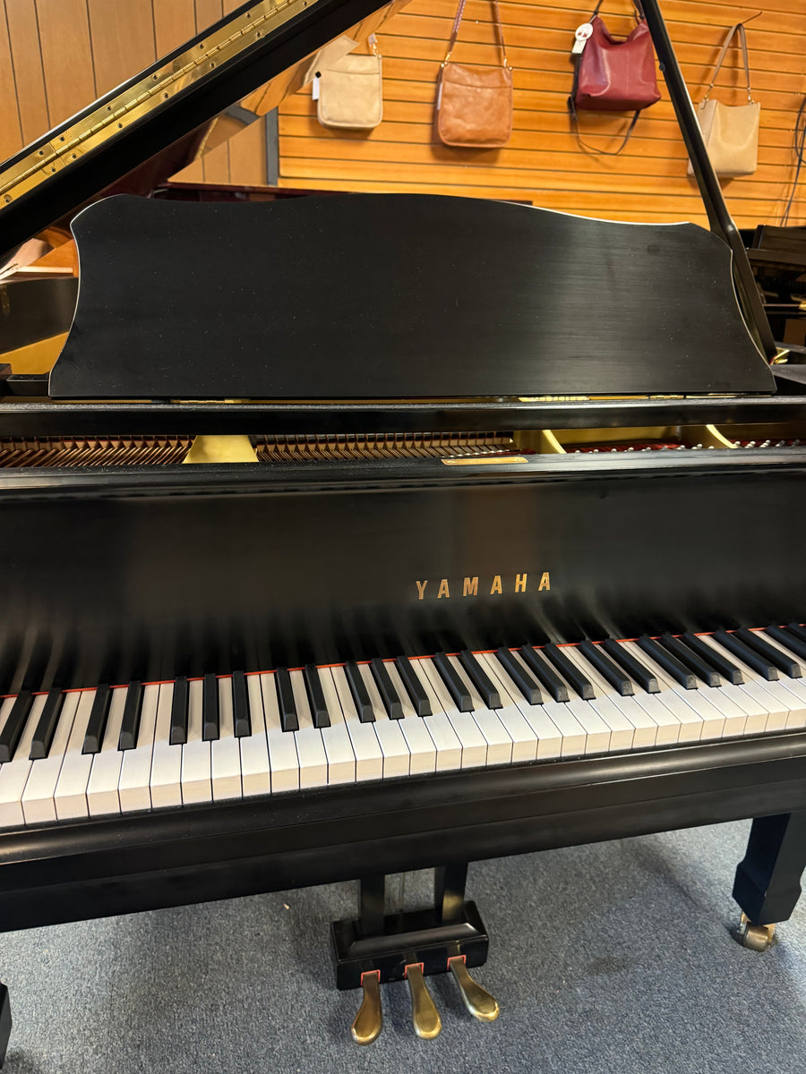 Yamaha Grand Piano, Model C3, 6'1" Professional Conservatory Ebony Sat – washingtonpianos